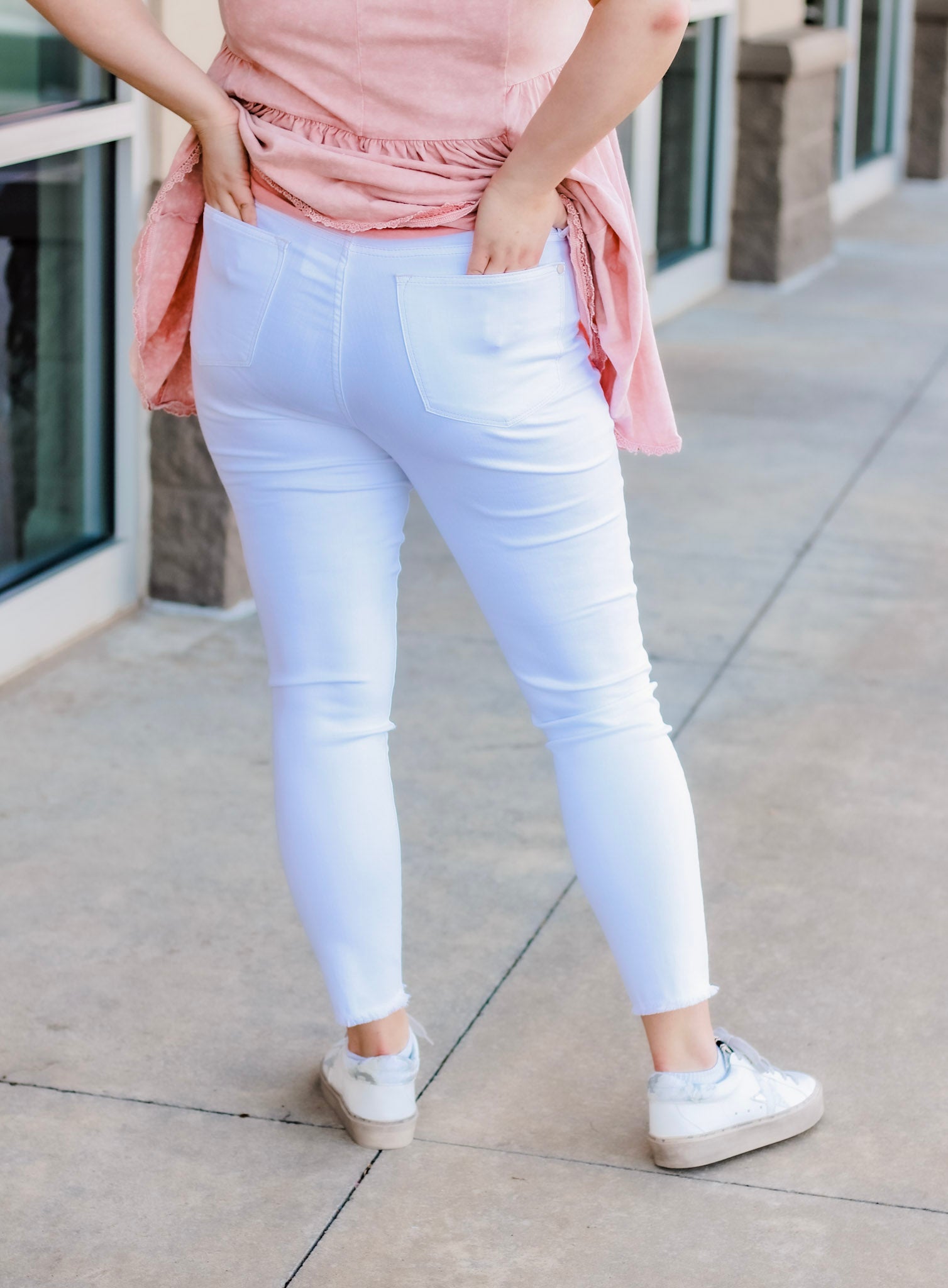 White Skinny Jeans Outfit Ideas